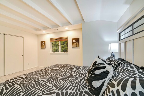 2 Mi To Six Flags: Lake George Home W/ Large Patio - Corinth, NY