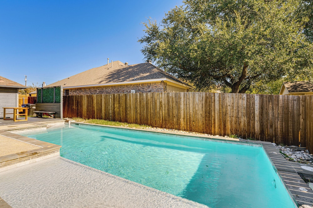 1/2 Mi To Frisco Commons! Family Getaway W/ Patio - Plano, TX