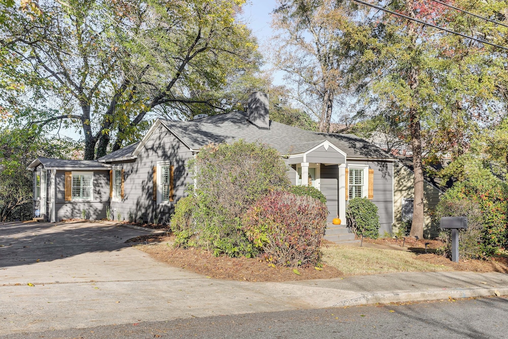 Walk Downtown & Canton Street: Roswell Retreat! - Roswell, GA