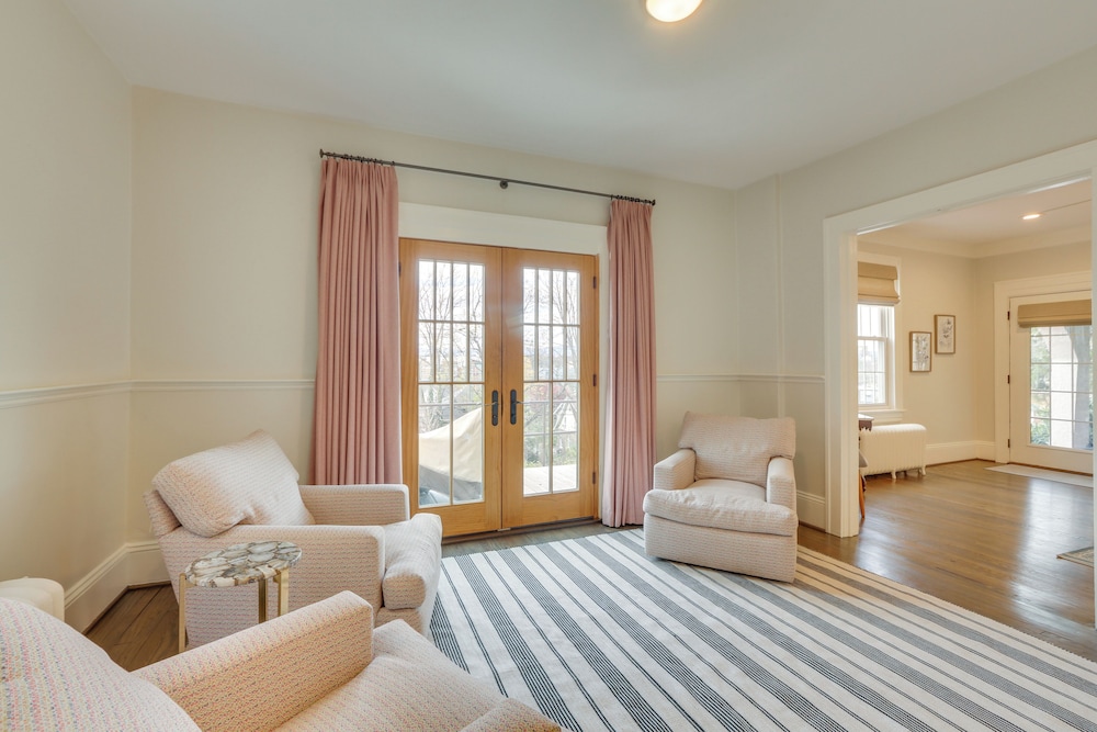 Walk To Roanoke River Greenway: Mountain-view Home - Roanoke, VA