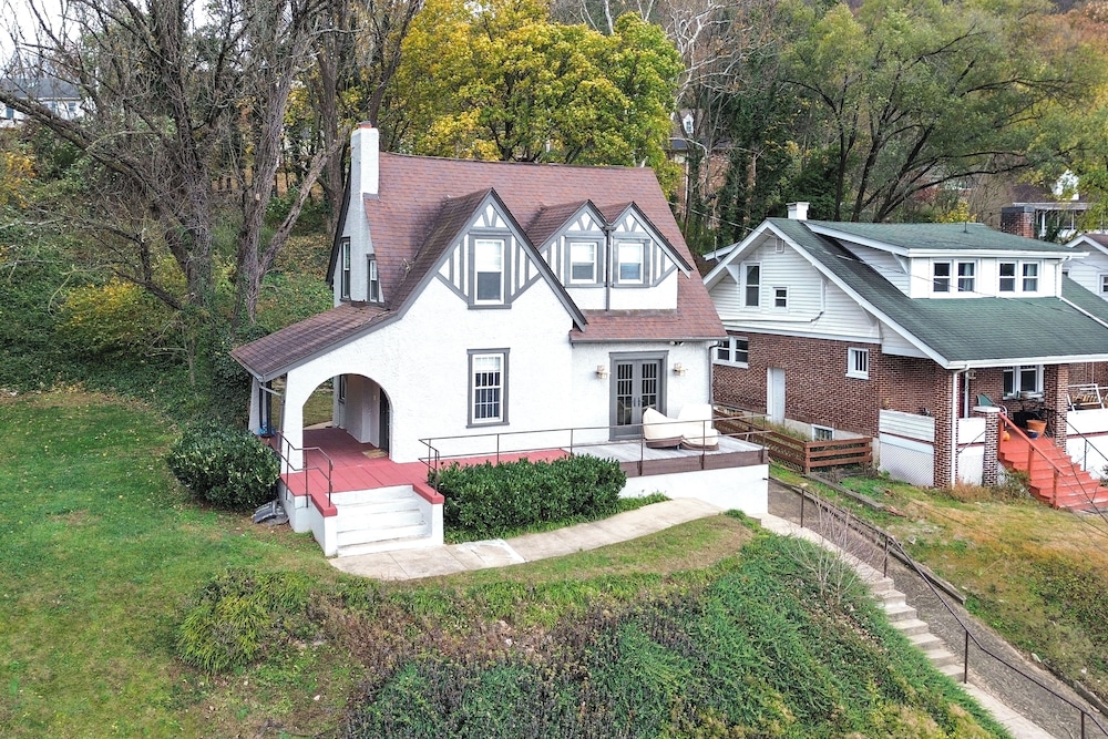 Walk To Roanoke River Greenway: Mountain-view Home - Mill Mountain Zoo, Roanoke