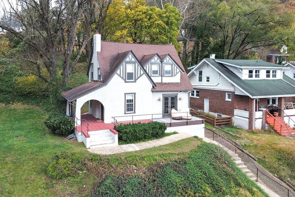 Walk To Roanoke River Greenway: Mountain-view Home - Mill Mountain Zoo, Roanoke