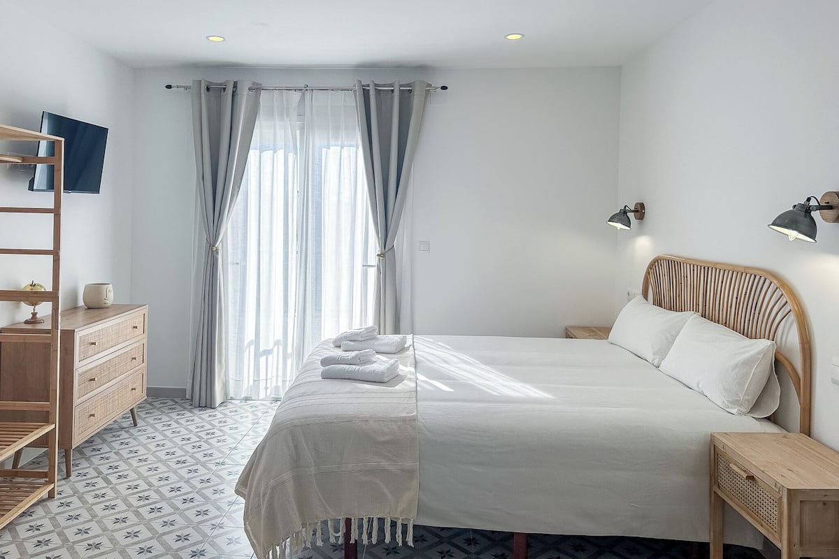 Quarto Duplo Deluxe, varanda, vista para a montanha | 2 quartos, edredões de penas, camas de colchão viscoelástico