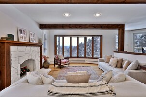 Casa, 4 quartos | Área de estar