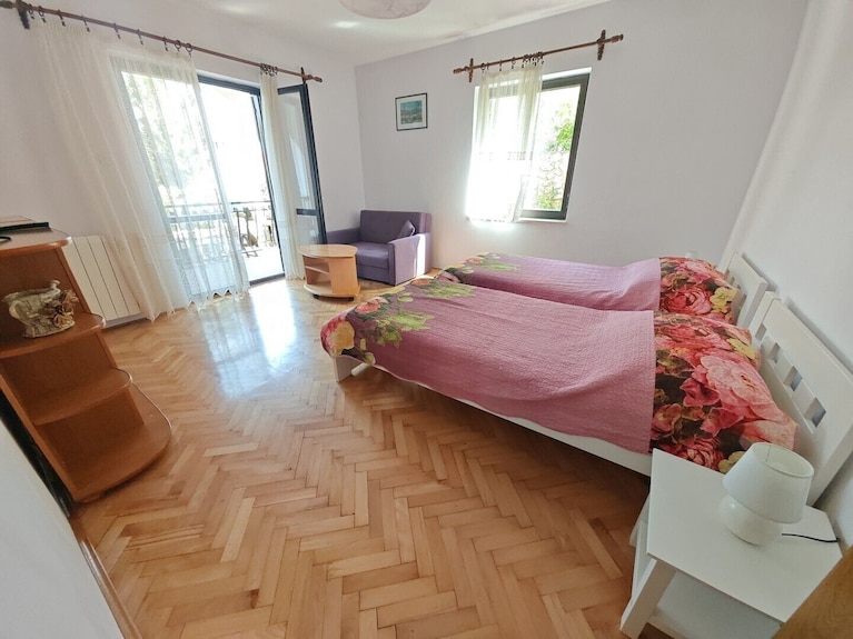 Apartments Luciana / Spacious App Luciana 2 With Private Garden - Mali Lošinj