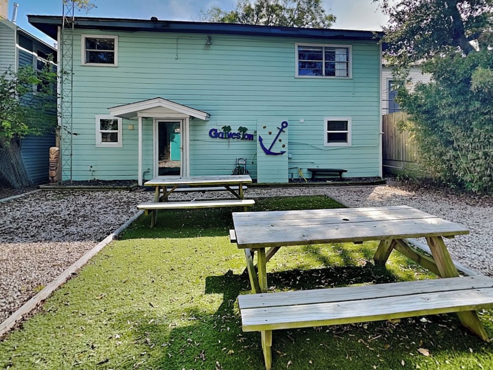Pleasure Pier Retreat - Galveston, TX