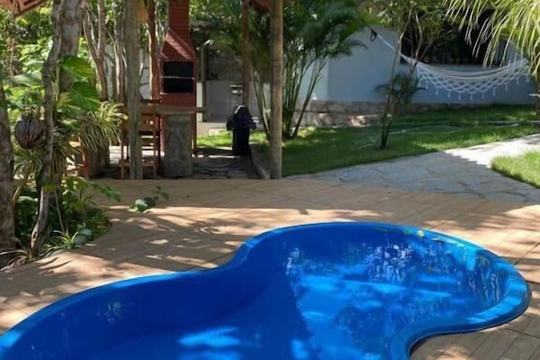 Chalé Familiar, piscina privativa, vista para o jardim | 2 quartos, cofre no quarto, cortinas/cortinados opacos
