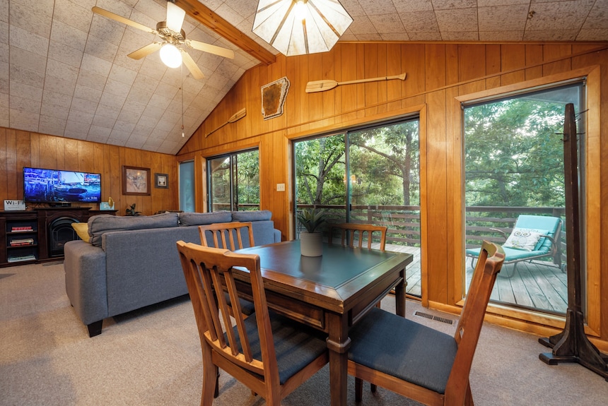 Hillside Haven Secluded Vintage Cabin With Hot Tub - Arkansas