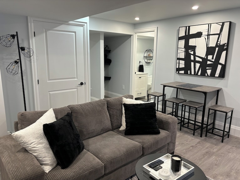 Modern, Clean, Bright Two Bedroom Lower Level Look Out Duplex With Large Windows - Chicopee