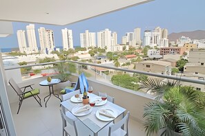 Apartamento Familiar | Refeições ao ar livre