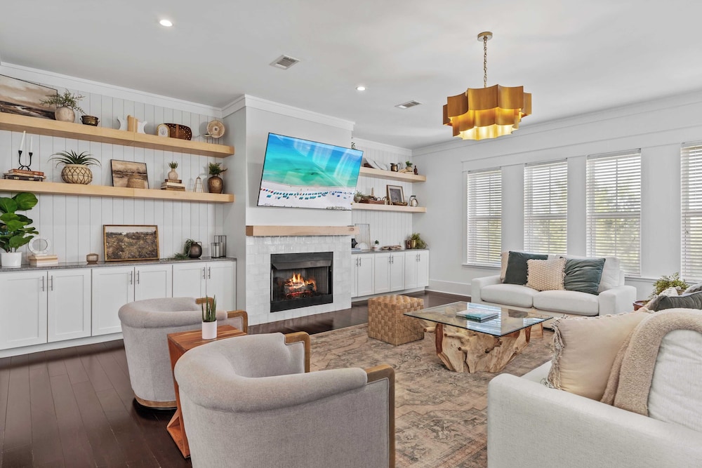 Casa De La Sea By Avantstay Bikes + Golf Cart, Pool Access - Seaside, FL