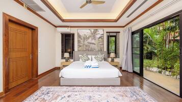 Vila família, varanda coberta, vista para a piscina | 4 quartos, cofres nos quartos, cortinas blackout