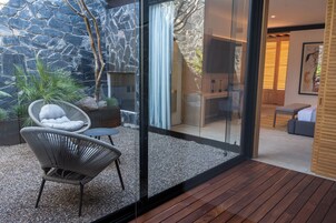 Quarto júnior | Área de estar | Smart TV 55 polegadas com canais via satélite