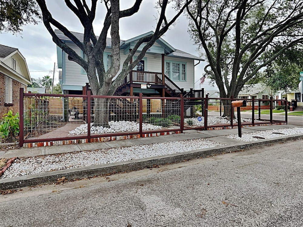 Treehouse Haven - Galveston