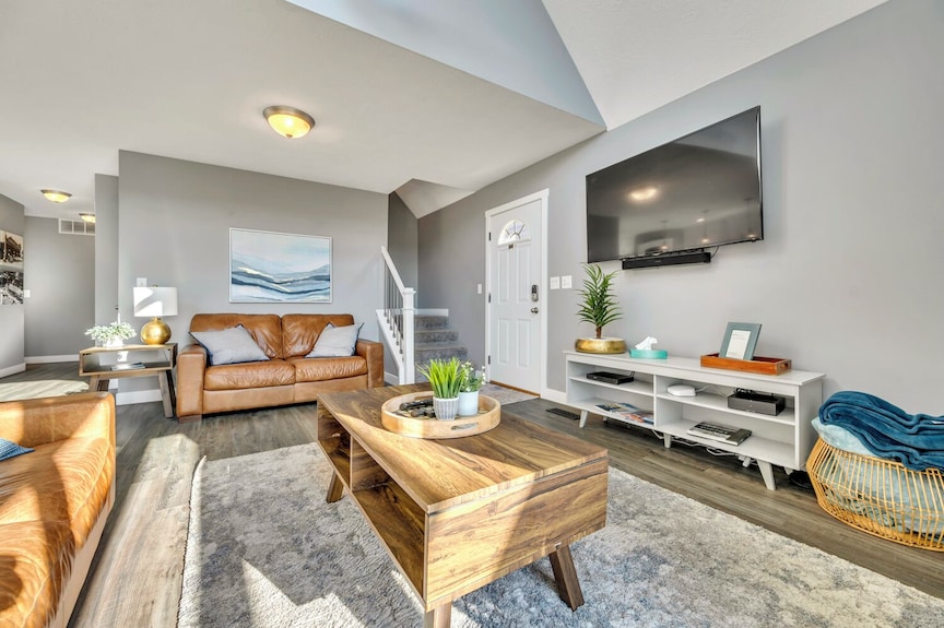 Charming 3-bedroom Cabin A Heated Garage/game Room - Iowa