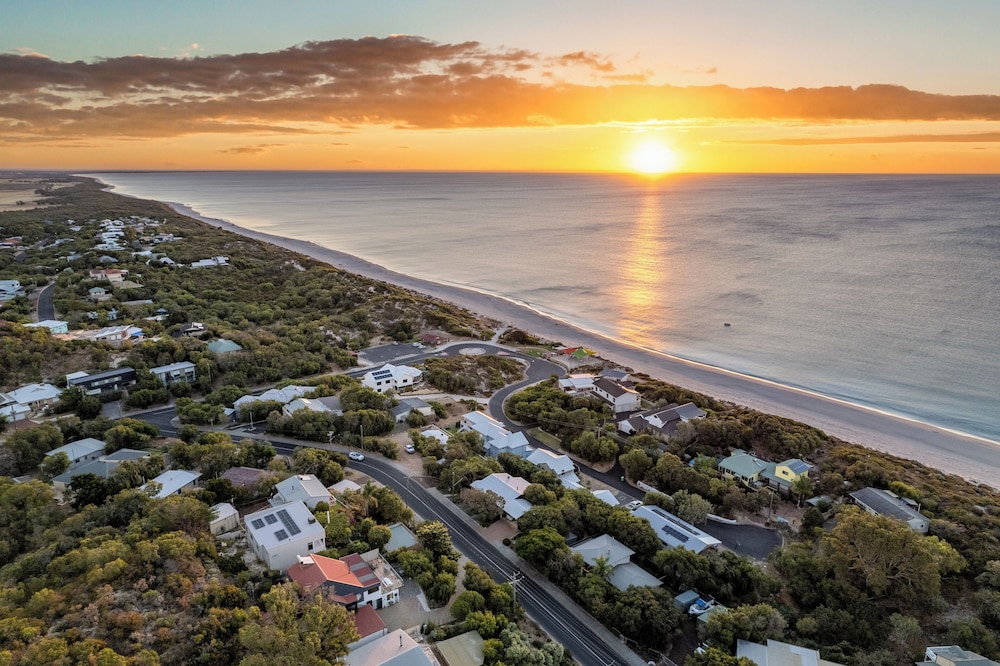 Yarrimbah Holiday Retreat - Peppermint Grove Beach