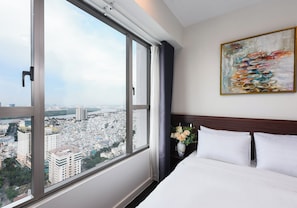 Apartamento de Luxo, 3 quartos, Vista para a cidade | 1 quarto, roupa hipoalergénica, secretária
