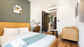 Quarto luxo | 1 quarto, roupas de cama antialérgicas, espaço de trabalho para notebook