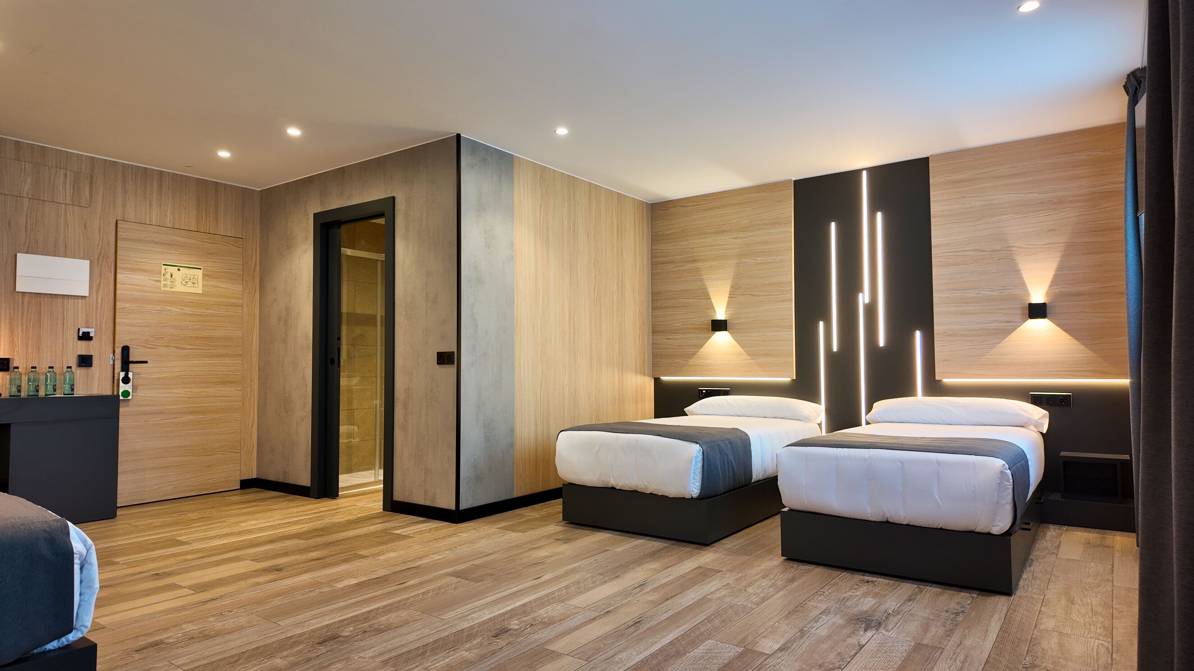 Quarto Familiar | Camas de colchão Select Comfort, secretária 