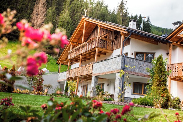 Alpine Mountain Chalet - San Vigilio di Marebbe