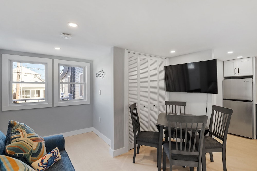 Modern Condo Perfect For Winter Rental - Groveland, MA