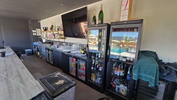Bar à beira da piscina