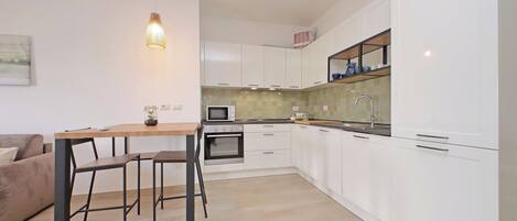 Apartamento | Cozinha privada | Chaleira elétrica, torradeira