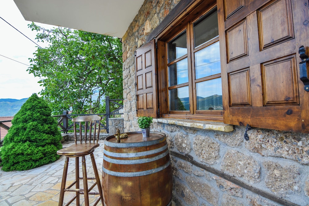 Petrino Lodge - Greece