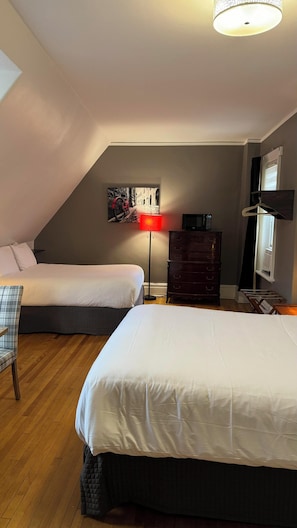Quarto quádruplo conforto | 1 quarto, Wi-Fi de cortesia