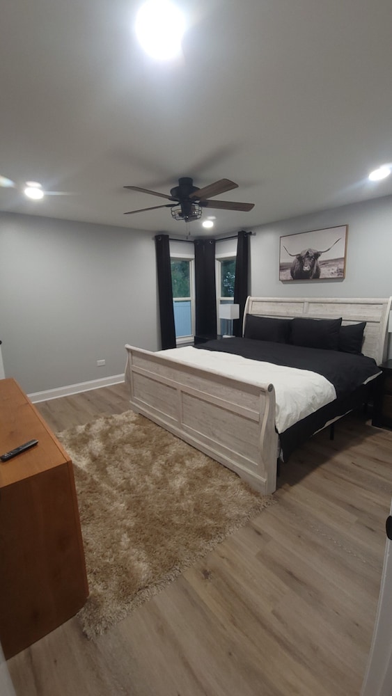 6 bedrooms! Pool Table, Gaming Area, Firepit & More - Joliet | Vrbo