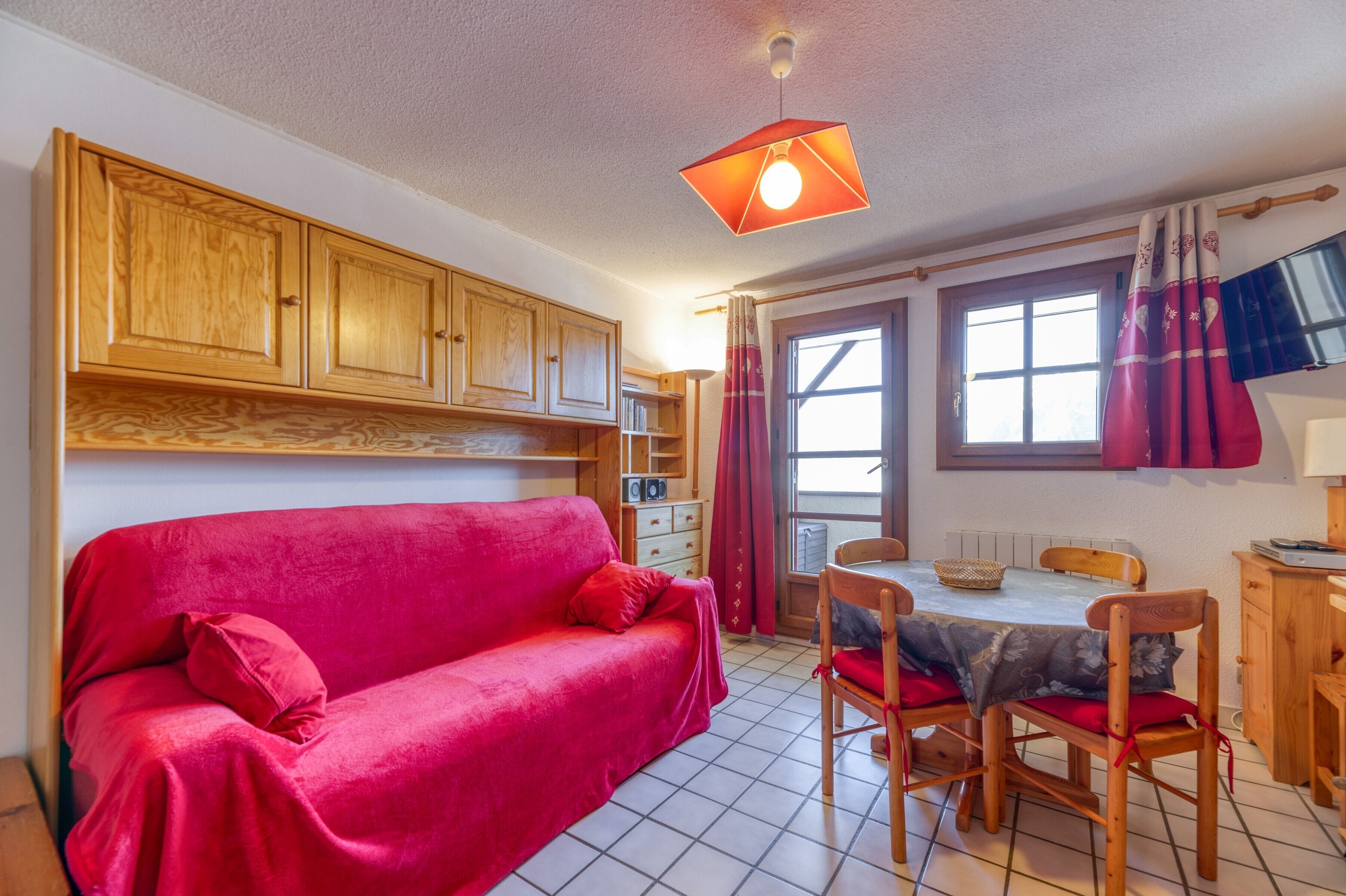 Apartment 'Granges 8 - Bel Appt 4p Au Pied Des' With Mountain View And Balcony - Le Bourg-d'Oisans