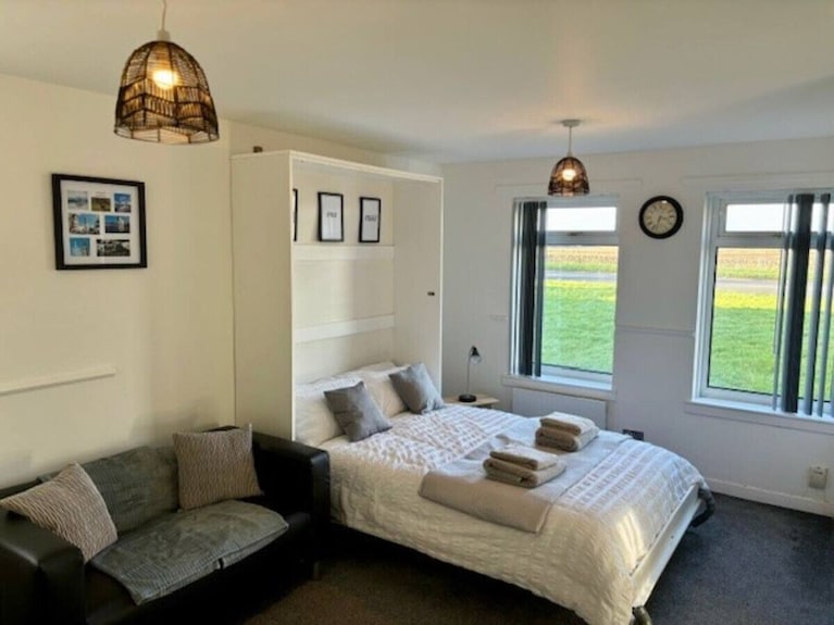 Modern Apartment In Stenhousemuir With Stunning Views - Falkirk