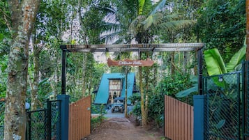 Fachada do alojamento (tarde/noite)