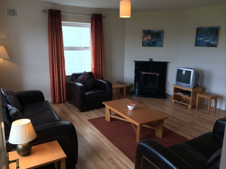 Doolin Village L08 - A Two Story That Sleeps 6 Guests In 3 Bedrooms - Doolin