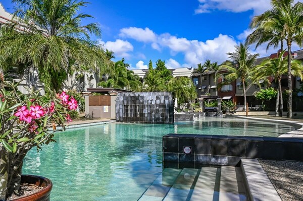 Coral Luxe Resort - 9 Pools Gym Bbq - Cairns