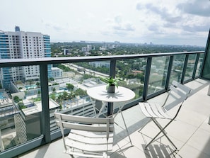 Apartamento Deluxe, varanda, Vista para a cidade | Varanda