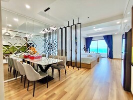 Estúdio, varanda, vista para o oceano | Refeições no quarto