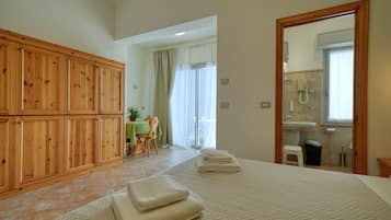 Camera Matrimoniale con Terraza | Minibar, cofre no quarto, secretária