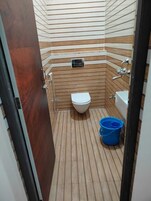 Artigos de higiene pessoal grátis, toalhas fornecidas, sabão, champô 