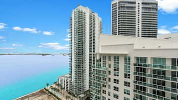 Apartamento em Condomínio Fechado, 2 quartos, varanda, Vista para a cidade | Vista da varanda