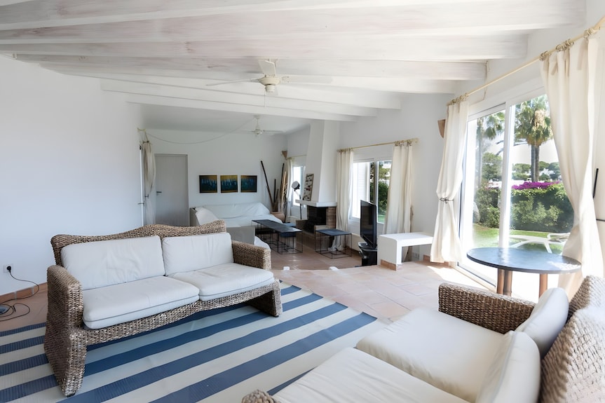 Villa 'La Chamade' With Sea Views, Private Pool, And Wi-fi - Cala d'Or
