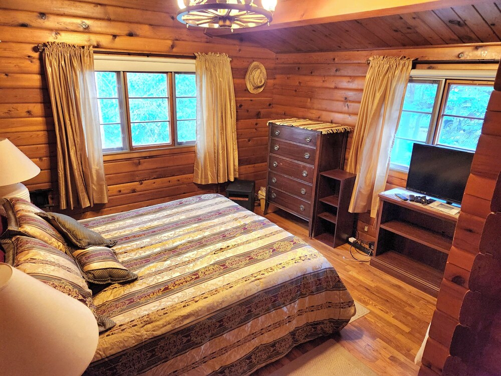 Rustic & Nostalgic 3-bedroom cabin in Island Park - Island Park | Vrbo