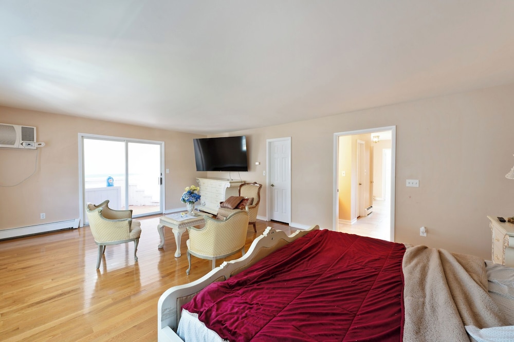 Luxury Bay Shore Home - Fire Island, NY