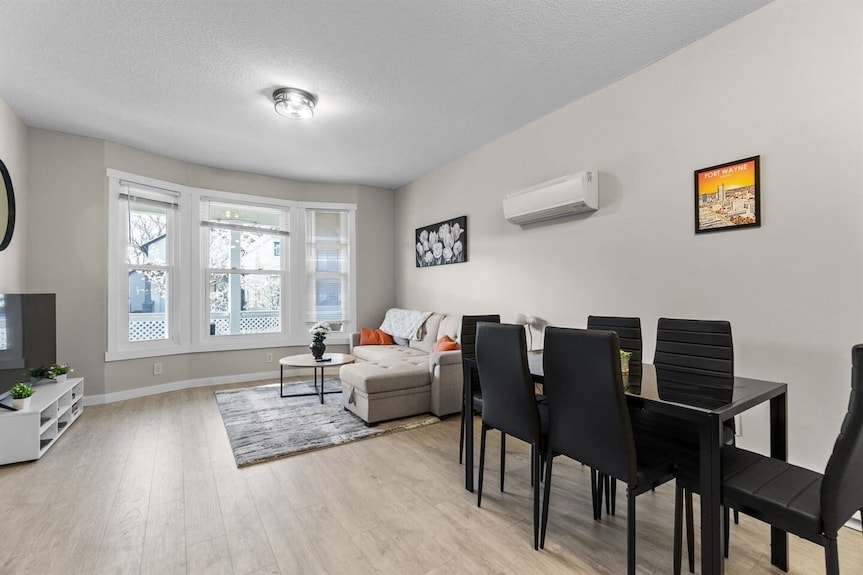 Well-located 2br Downtown Apartment | Central Stay - Fort Wayne, IN