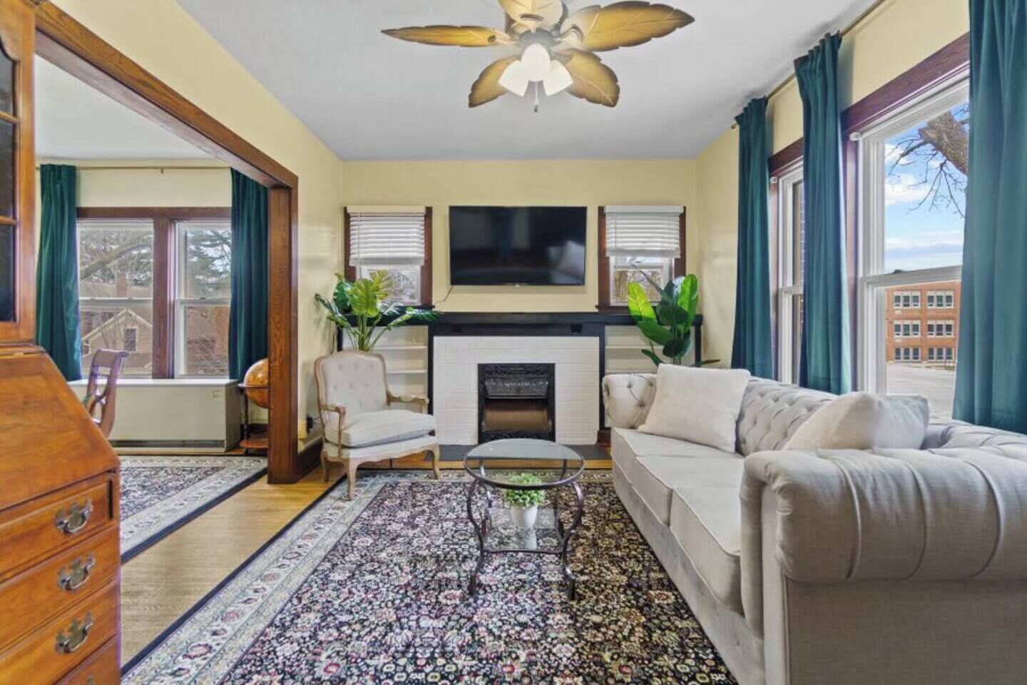 Chic Apt 5 Blocks From Downtown W/parking - Three Rivers Festival