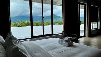 Penthouse Deluxe | Com decoração personalizada, secretária