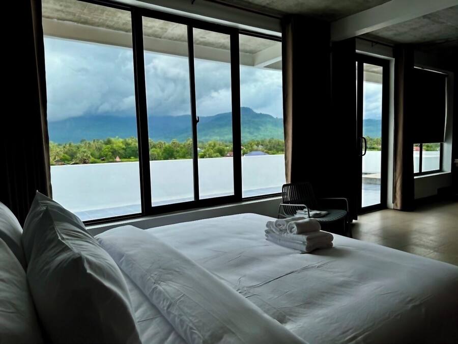 Penthouse Deluxe | Com decoração personalizada, secretária