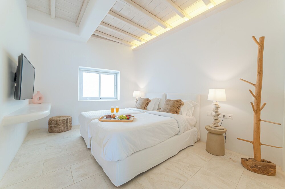 Anthis Villa Apollon, Private infinity Pool! - Faros Armenistis | Vrbo