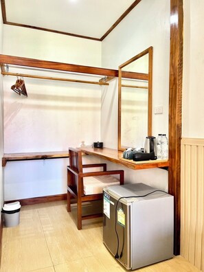 Quarto Comfort, 1 cama king-size, vista para o jardim | Minifrigorífico