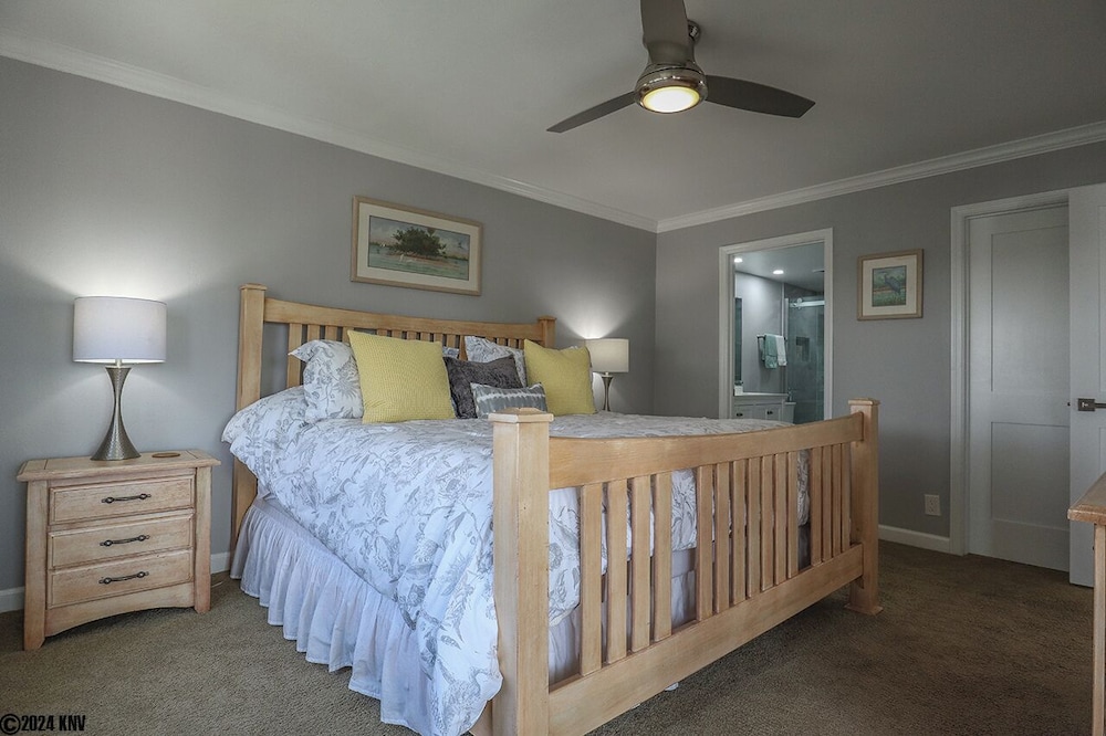 FABULOUS 2B/2B SAND CAPER BEACHFRONT CONDO! NEW EVERYTHING! - Fort ...